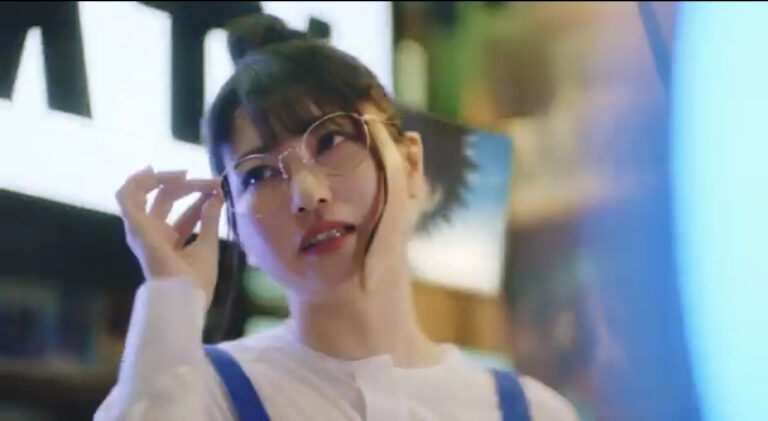 【DMMTV】CMの女優は誰？メガネの店員の女性を紹介します - CMライフ